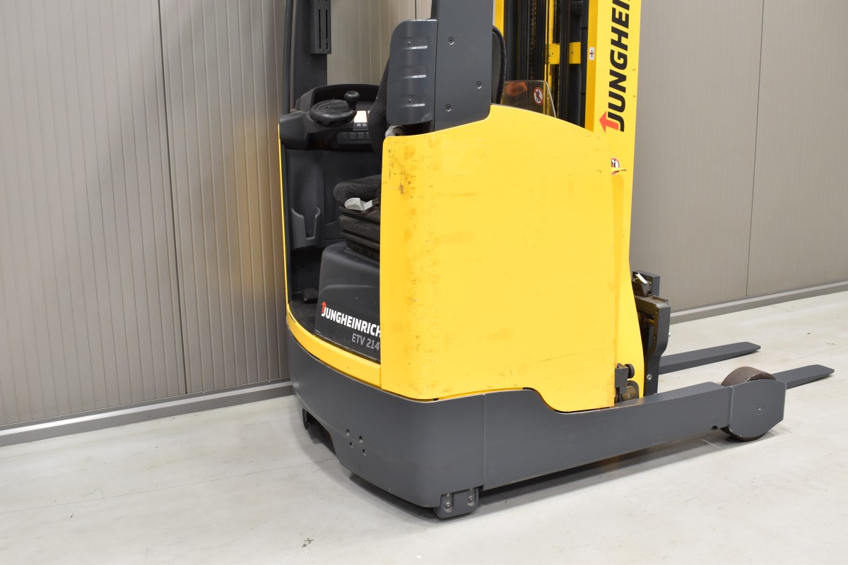 Schubmaststapler JUNGHEINRICH ETV 214 32334