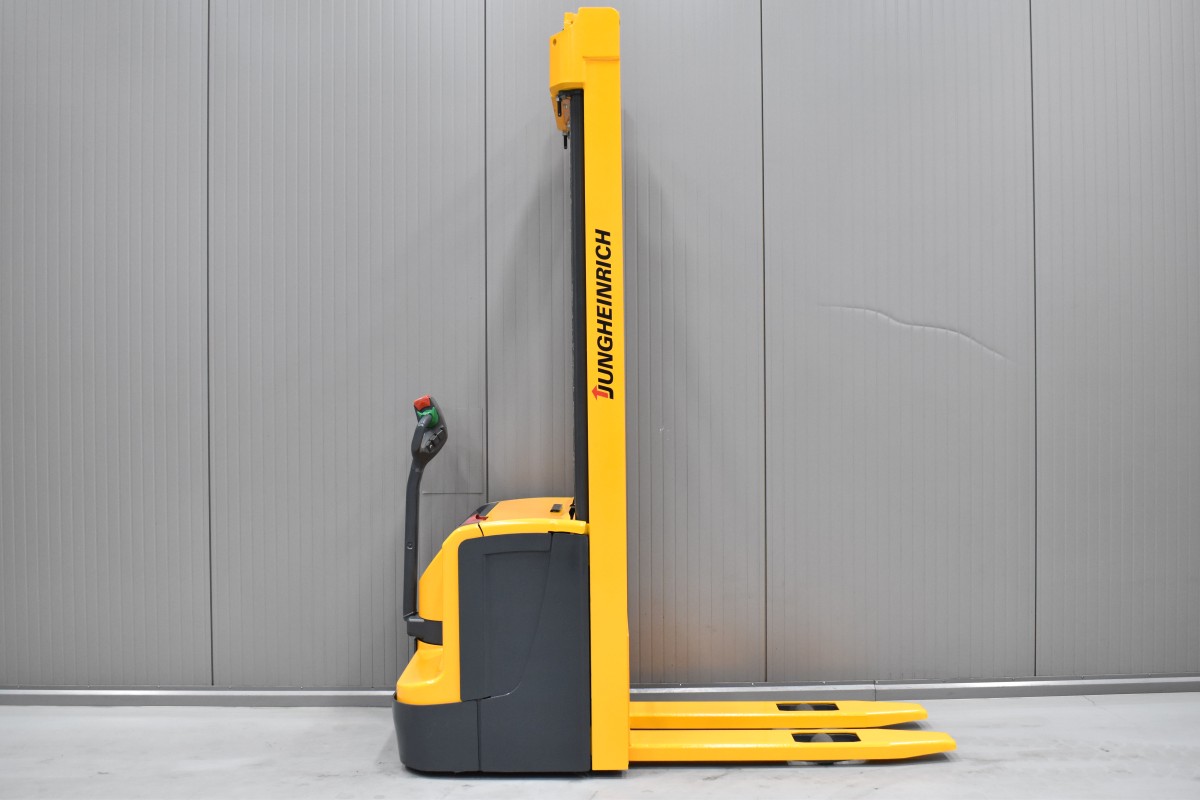 Vysokozdvižné vozíky skladem | VZV.cz