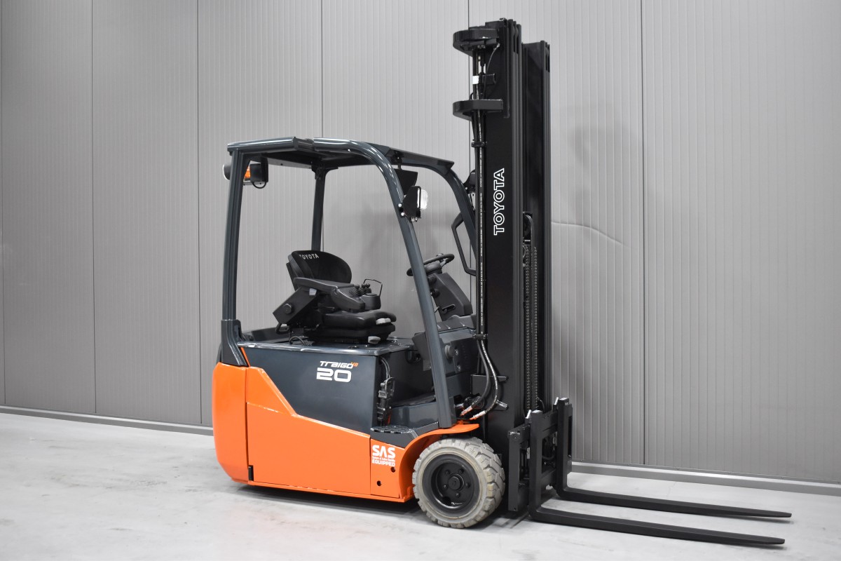 Vysokozdvižné vozíky skladem | VZV.cz