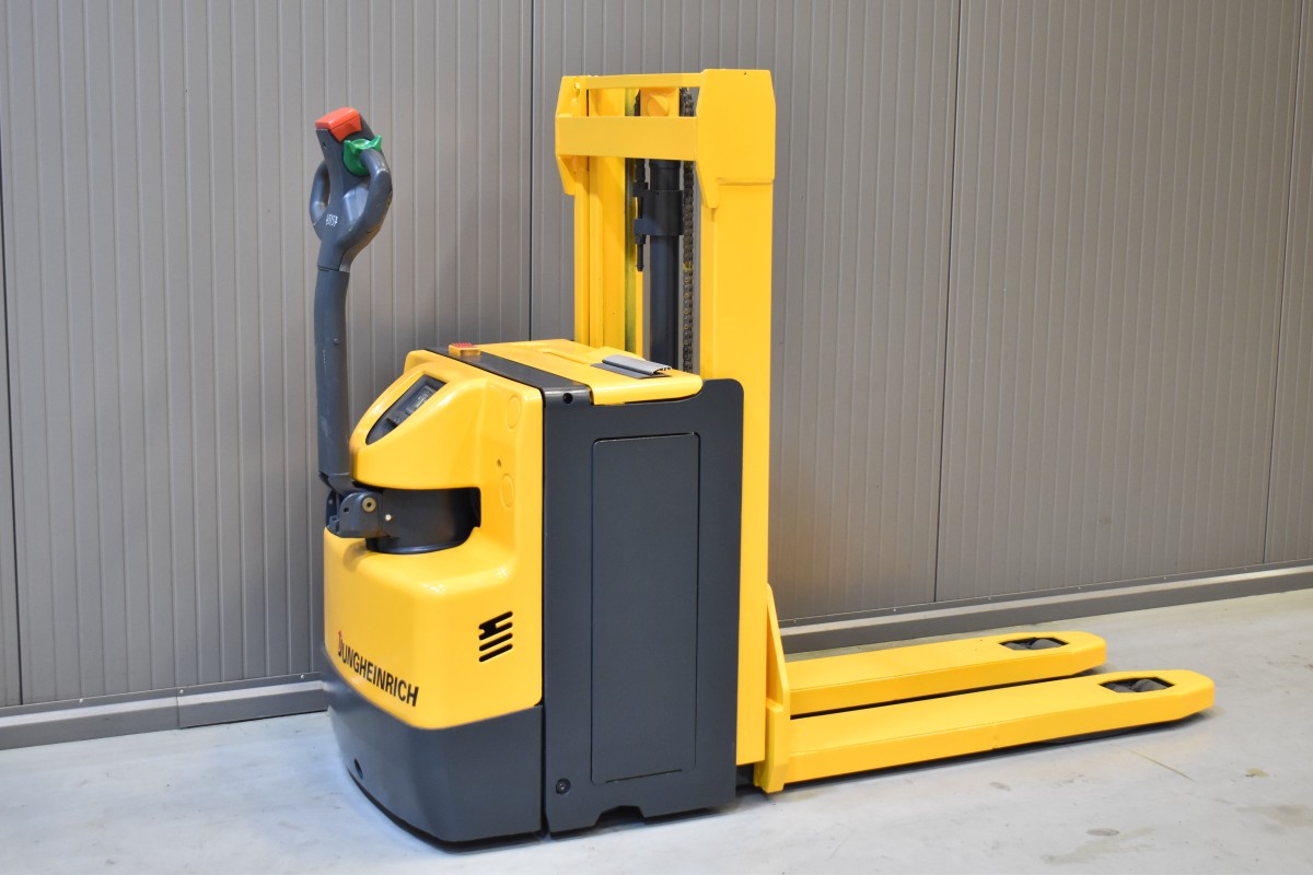 Vysokozdvižné vozíky skladem | VZV.cz